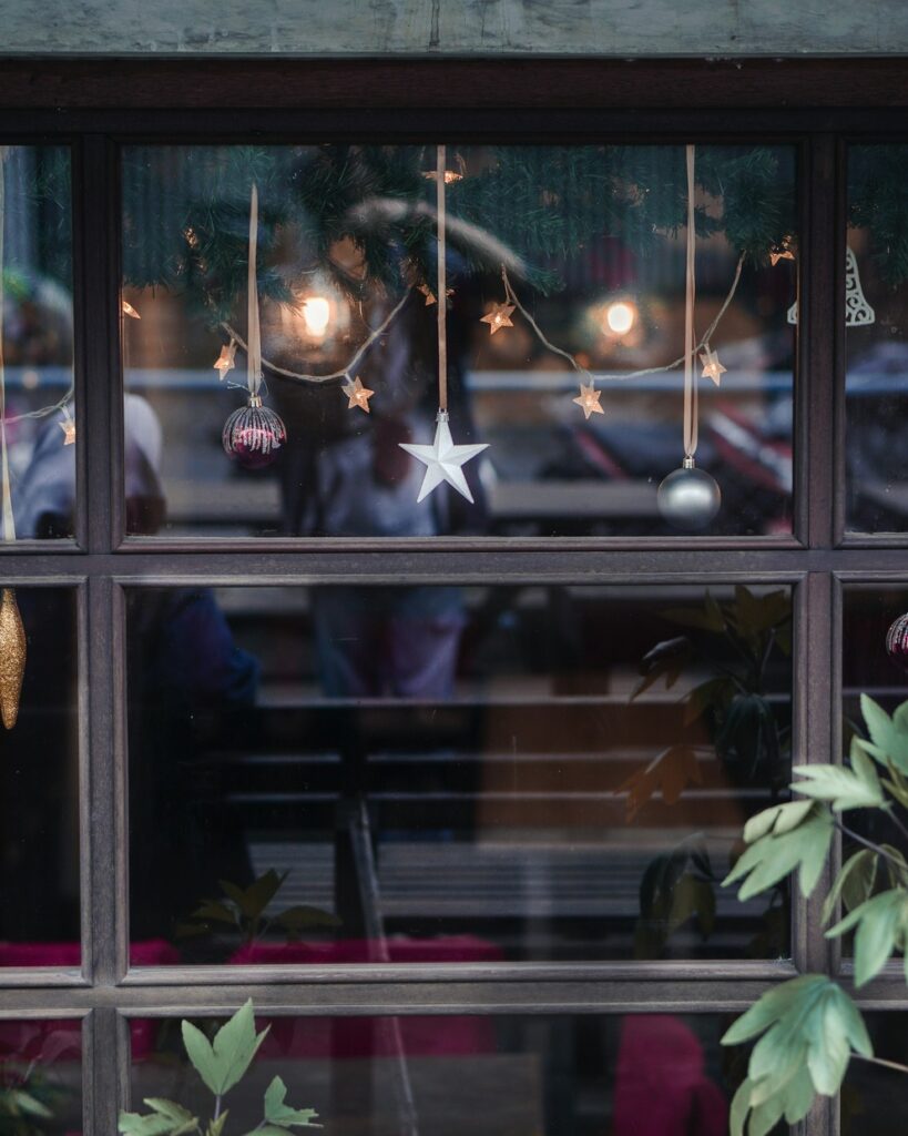 Winter Window Decor Ideas for a Cozy and Festive Home